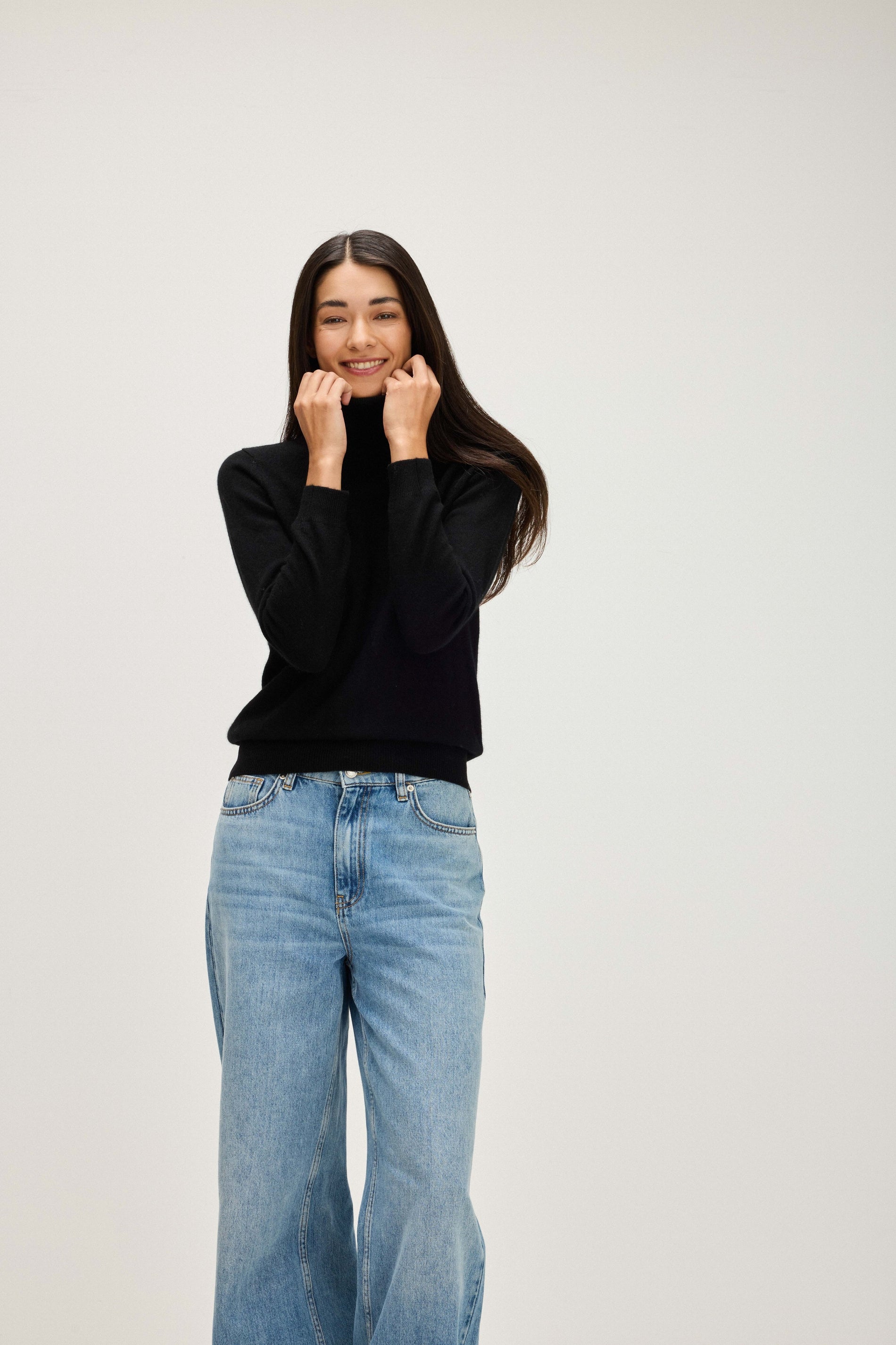 Turtleneck - Sweaters - Black – Davida Cashmere