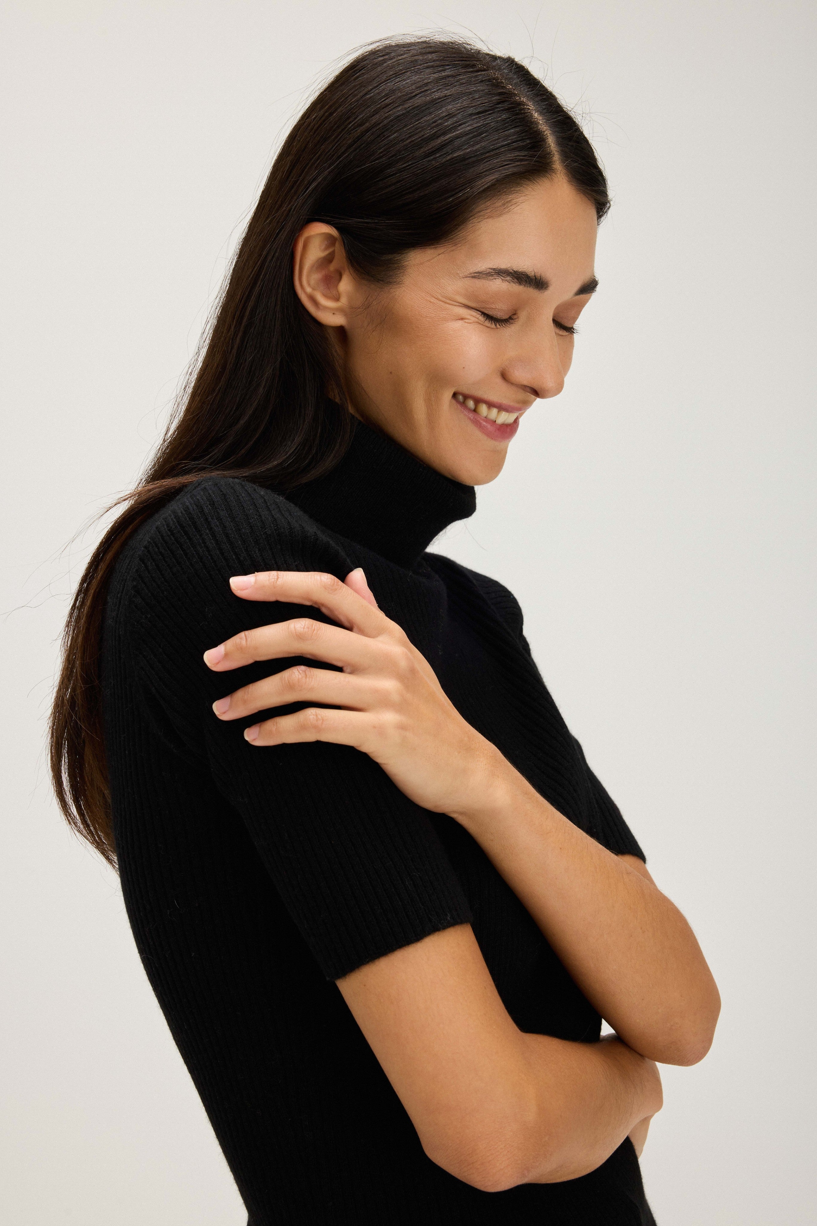 Turtleneck Rib T-shirt - Sweaters - Black – Davida Cashmere